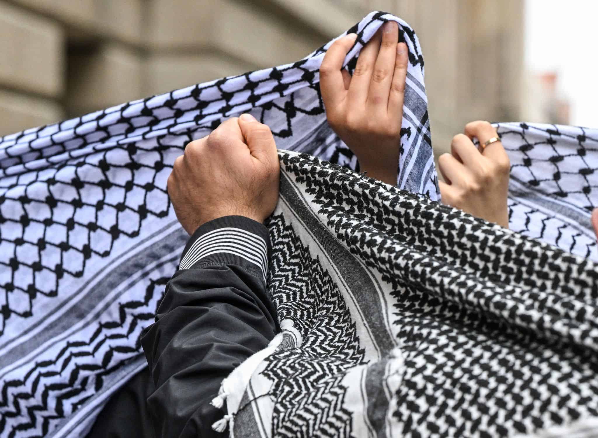 Gedenkstätte darf Gästen mit «Pali-Tuch» Zutritt verwehren