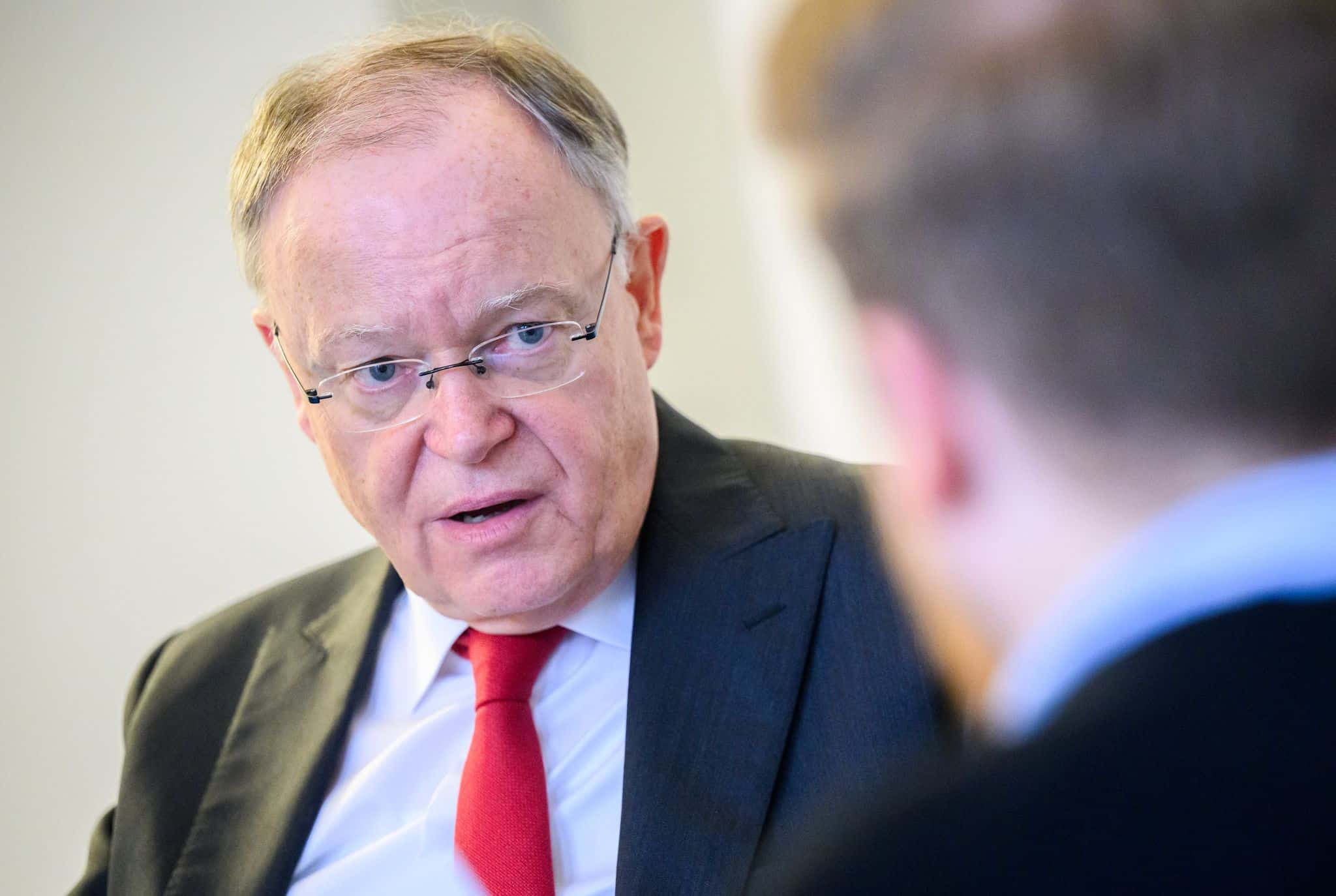 Weil kritisiert Merz zur grünen Stahlindustrie