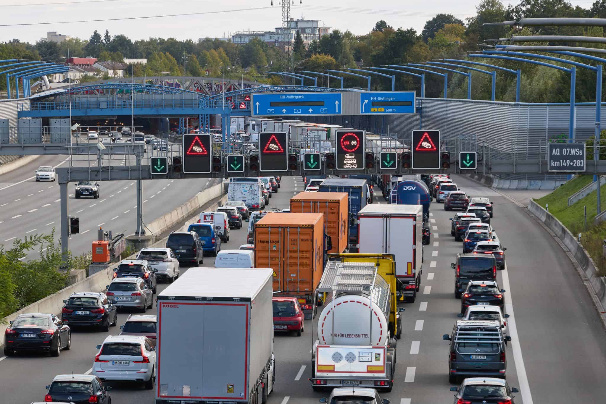 A7 und Elbtunnel gesperrt: Staus rund um Hamburg