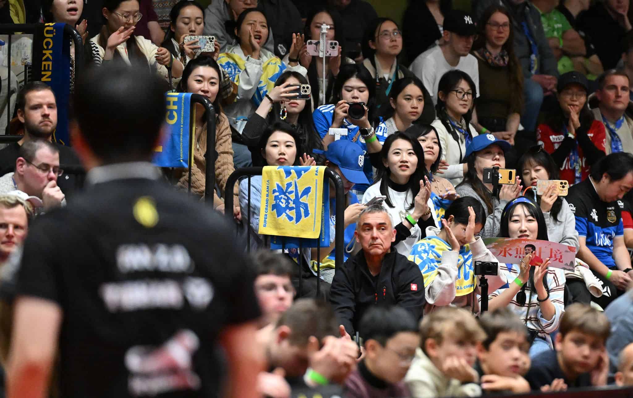 Bremer Sieg im Topspiel: Chinese sorgt für Tischtennis-Hype