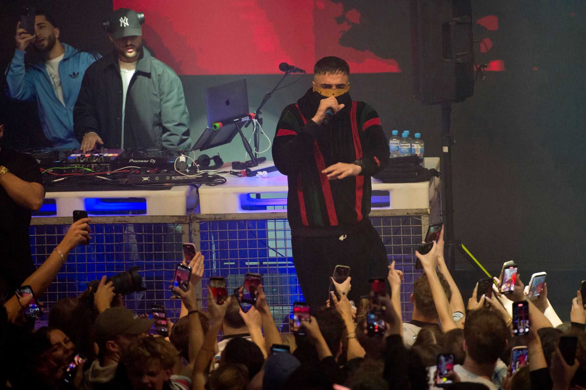 «Bin clean»: Rapper Haftbefehl gibt erstes Konzert seit Doku