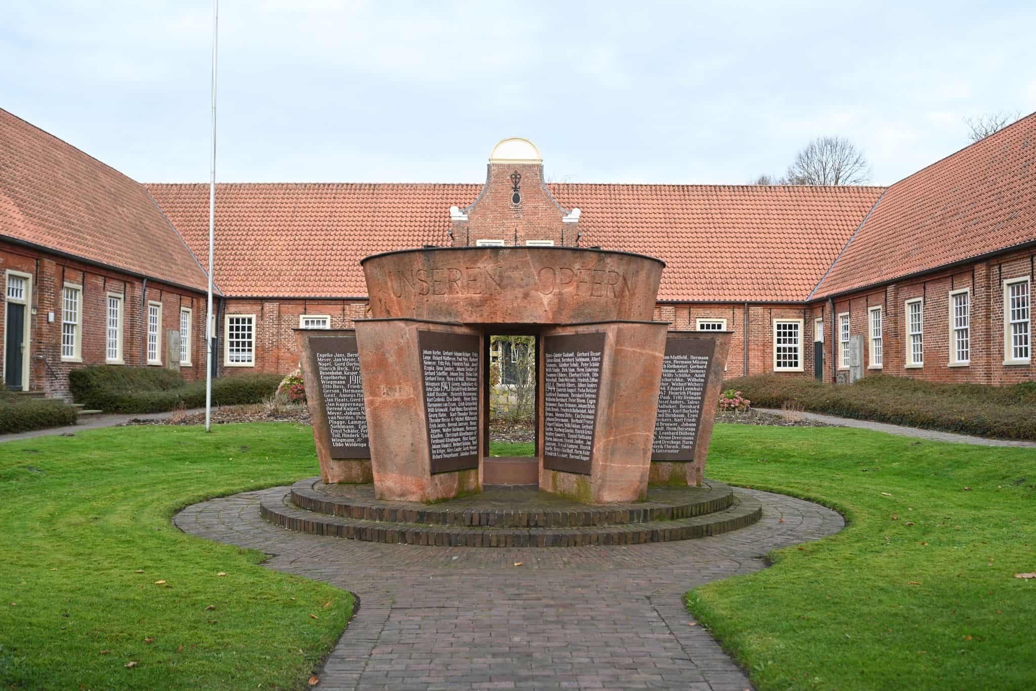 Kriegsverbrecher statt Kriegsopfer auf Weener Ehrenmal