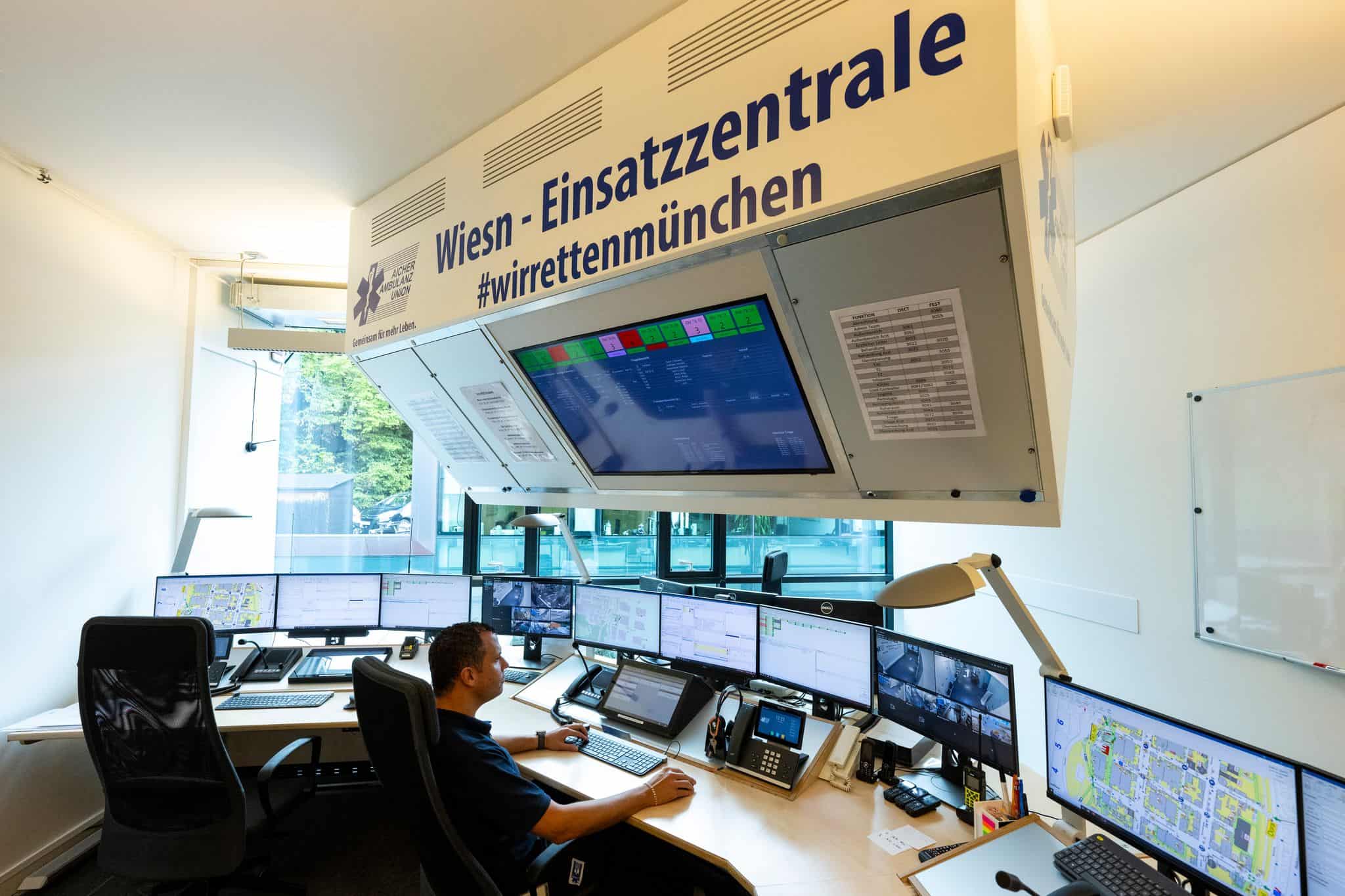 Wiesn-Sanitätsstation mit E-Treppenstuhl