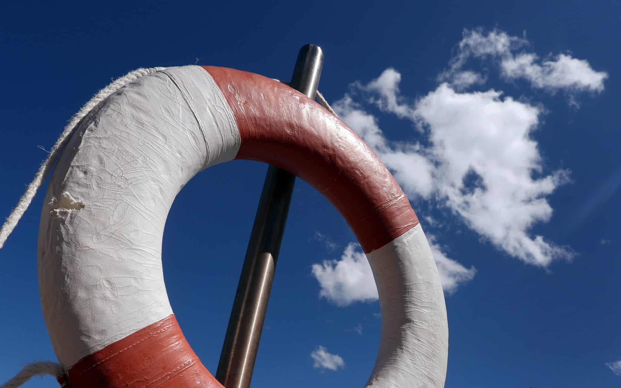 Nachts im Freibad: 20-Jähriger verletzt sich und stirbt