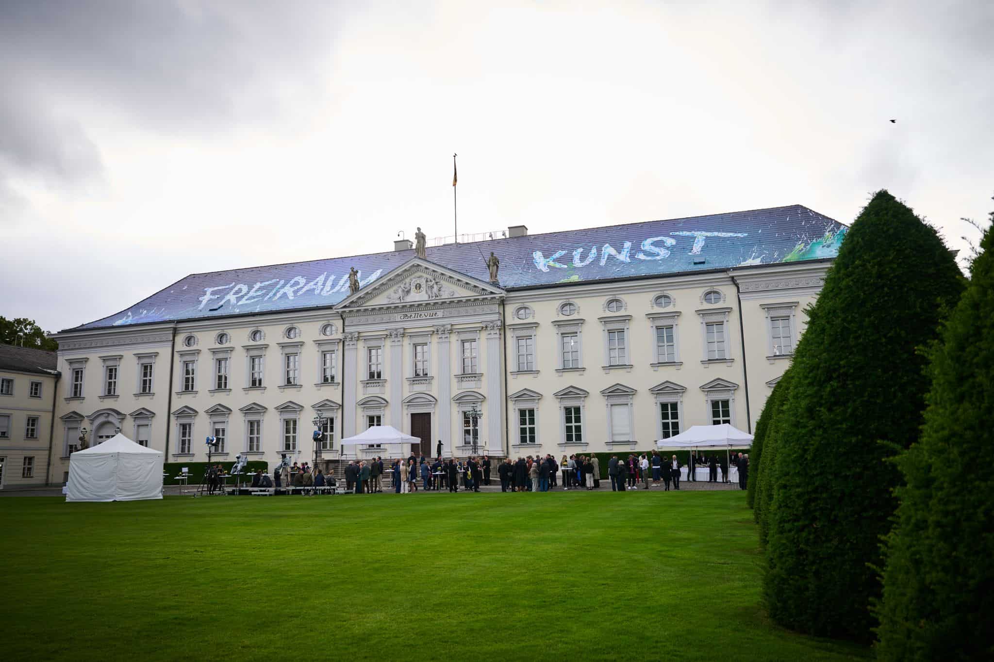 Freiraum Kunst: Ausstellung im Schloss Bellevue öffnet