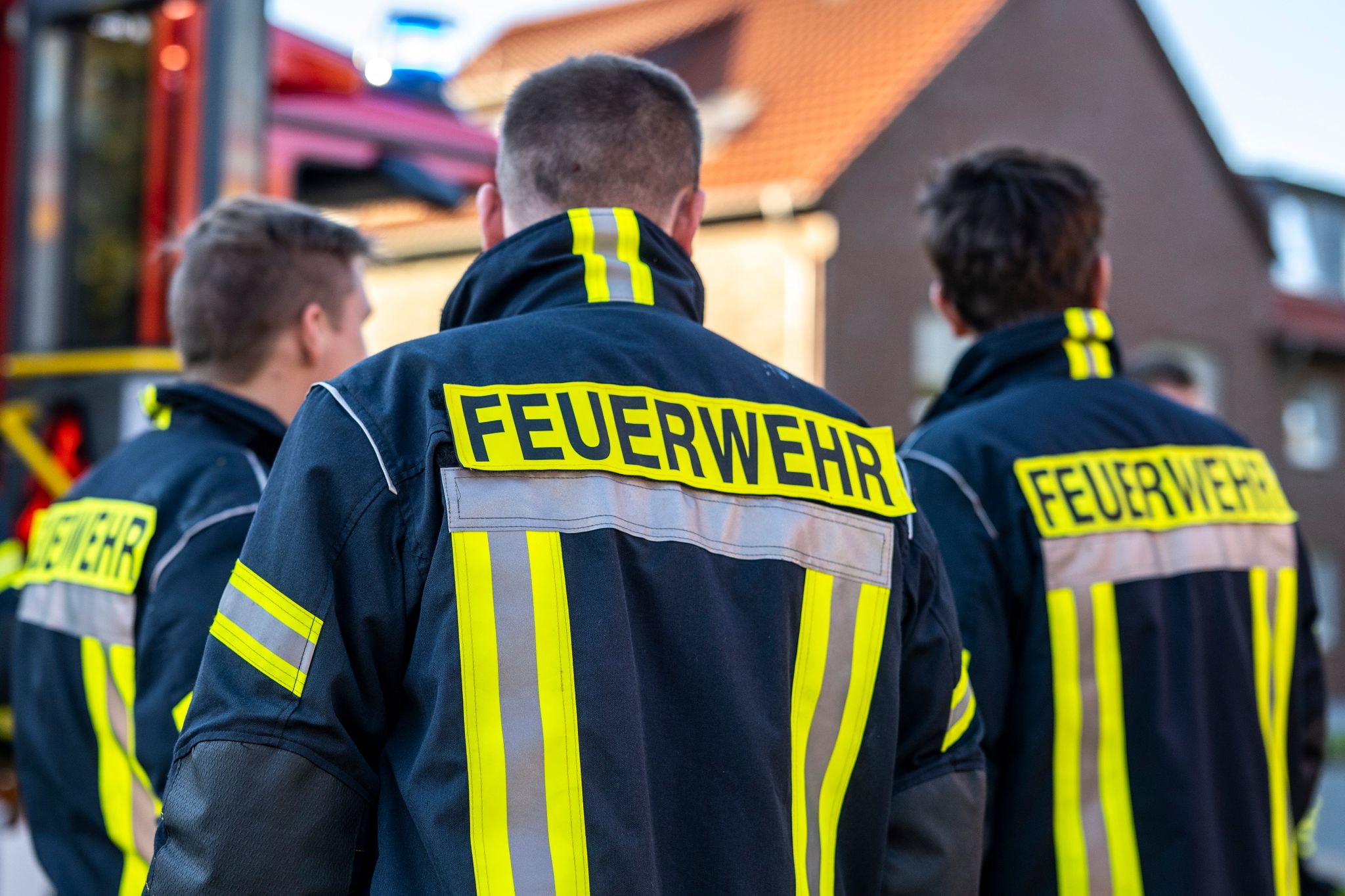 Mann stirbt bei Feuer in Mehrfamilienhaus