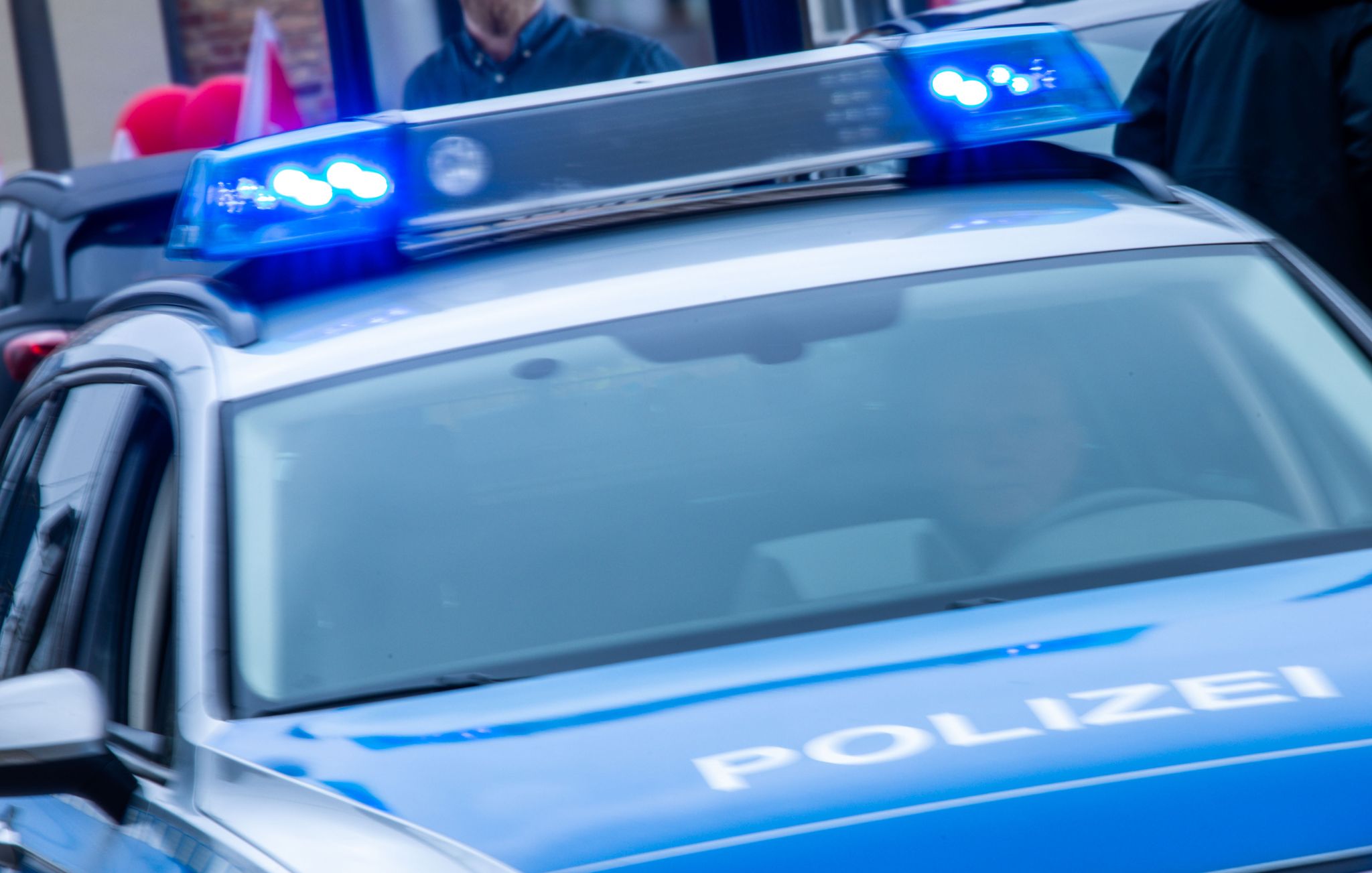 Achtjähriger bei Messerattacke an Schule schwer verletzt