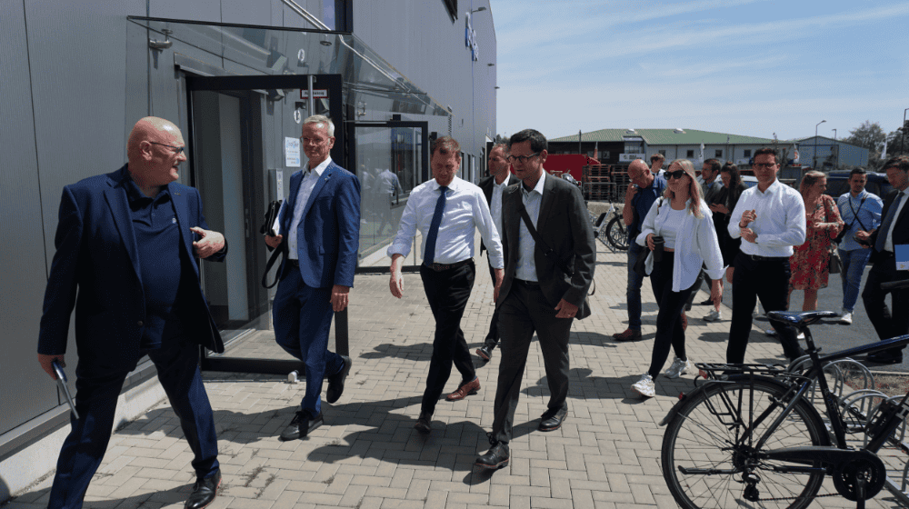 Michael Kretschmer und Frank Kromer besuchen CooolCase in Dresden.