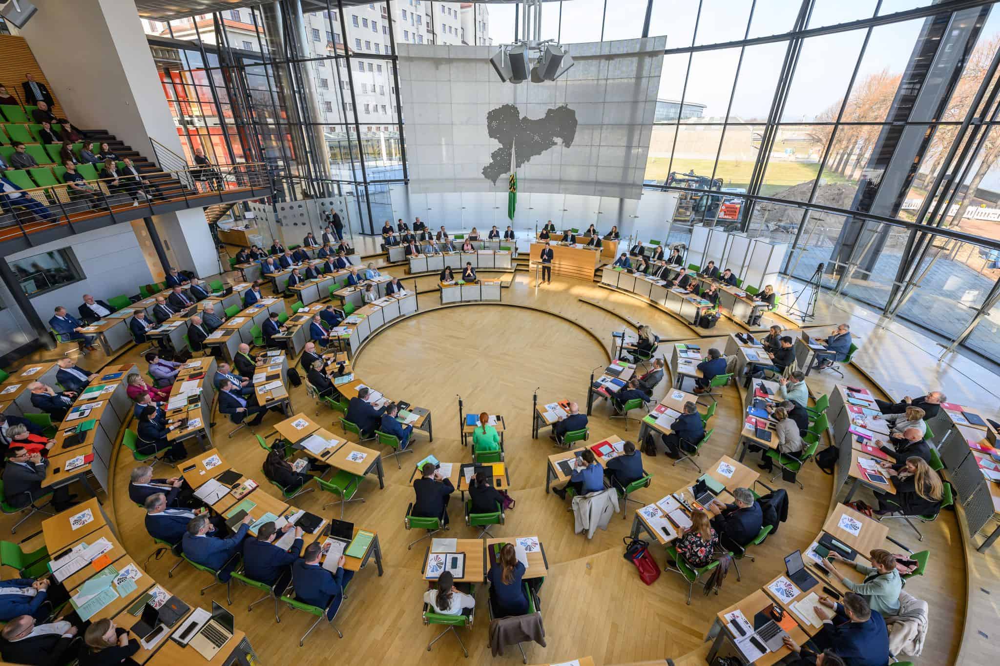 Landtag berät über Sondervermögen und kaputte Brücken
