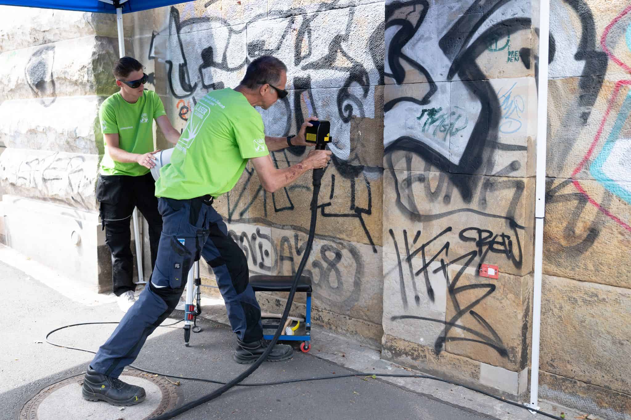 Graffiti-Entfernung mit Laser - Testreihe in Dresden läuft
