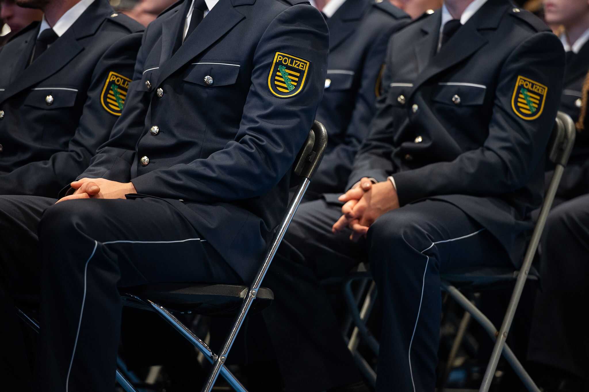 Rund 500 angehende Polizistinnen und Polizisten vereidigt