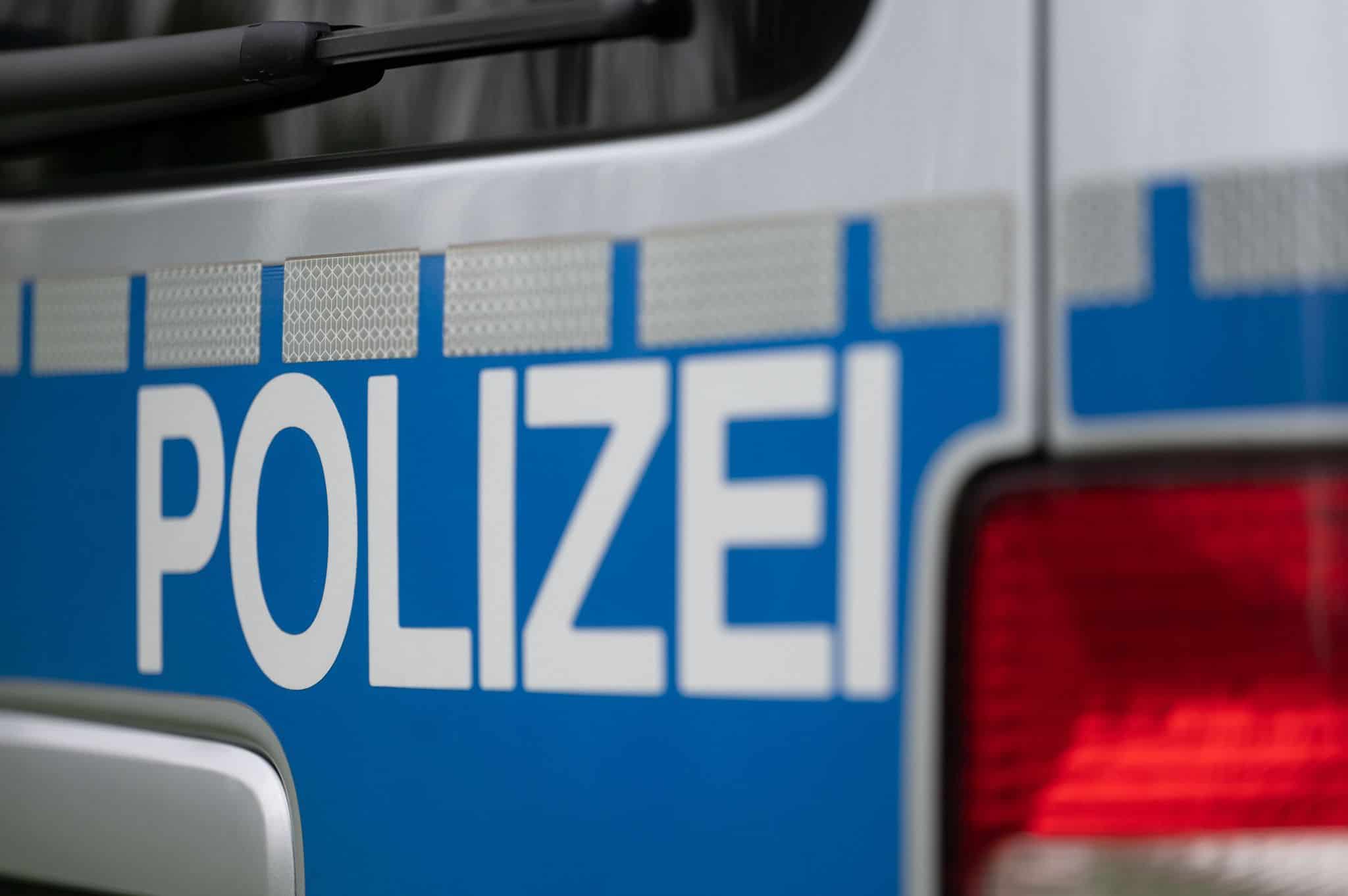 Mutmaßlicher Dealer übergibt Polizei Tüten voller Cannabis