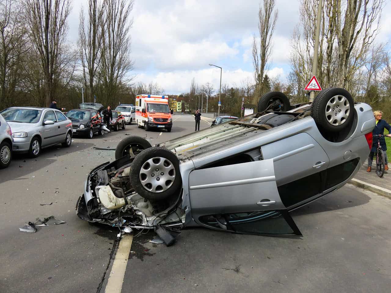 Audi A3 Unfall in Dresden - Fahrer schläft ein und stößt gegen ...