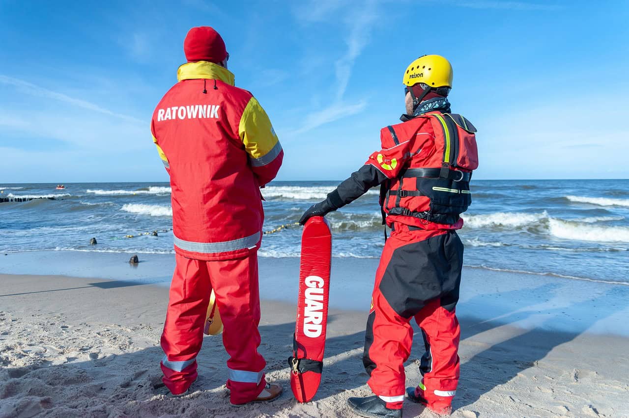 Drogenfahrt: Ford Transit überschlägt sich an Anschlussstelle Pirna
